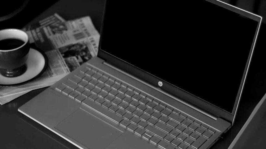 How To Split Screen On HP Laptop?